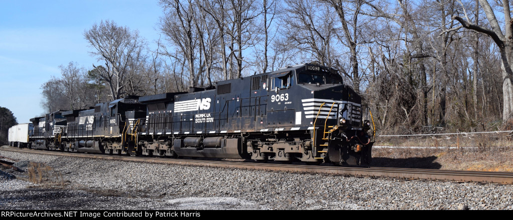NS 9063 C40-9W NS 8850 C40-9 NS 9006 C40-9W bring Triple Crown Roadrailer 251 east through ...